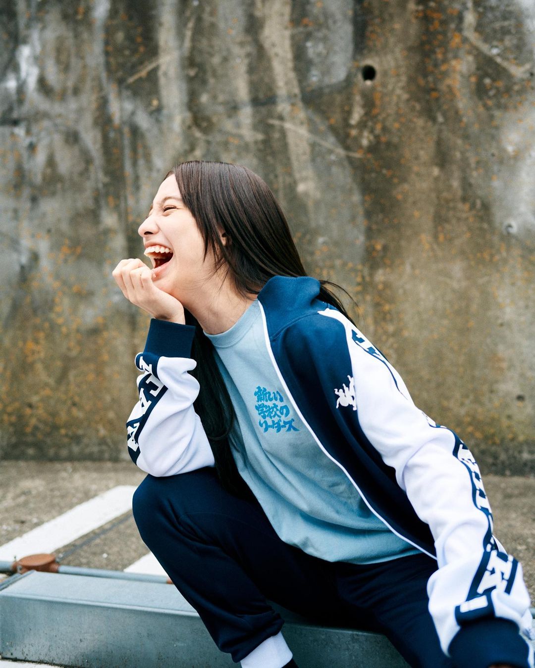 新しい学校のリーダーズ・KANON、“大爆笑”SHOT公開「笑顔世界一」「お顔が美しい」｜明日の一歩をPICKUP「イッポニュース」