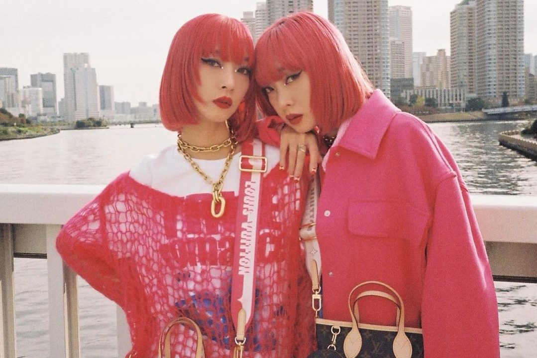 AMIAYAのAMI、誕生日にもらったという“バッグ”を使ったコーデを披露｜明日の一歩をPICKUP「イッポニュース」